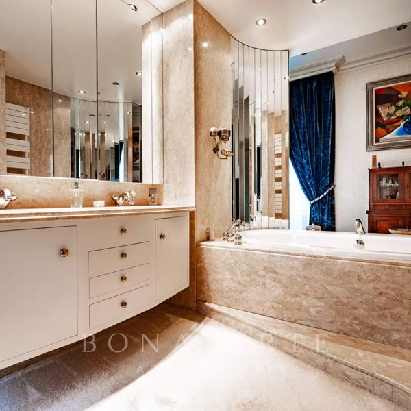 Un ancien presbytère sublimé, ses dépendances de caractère et ses ...